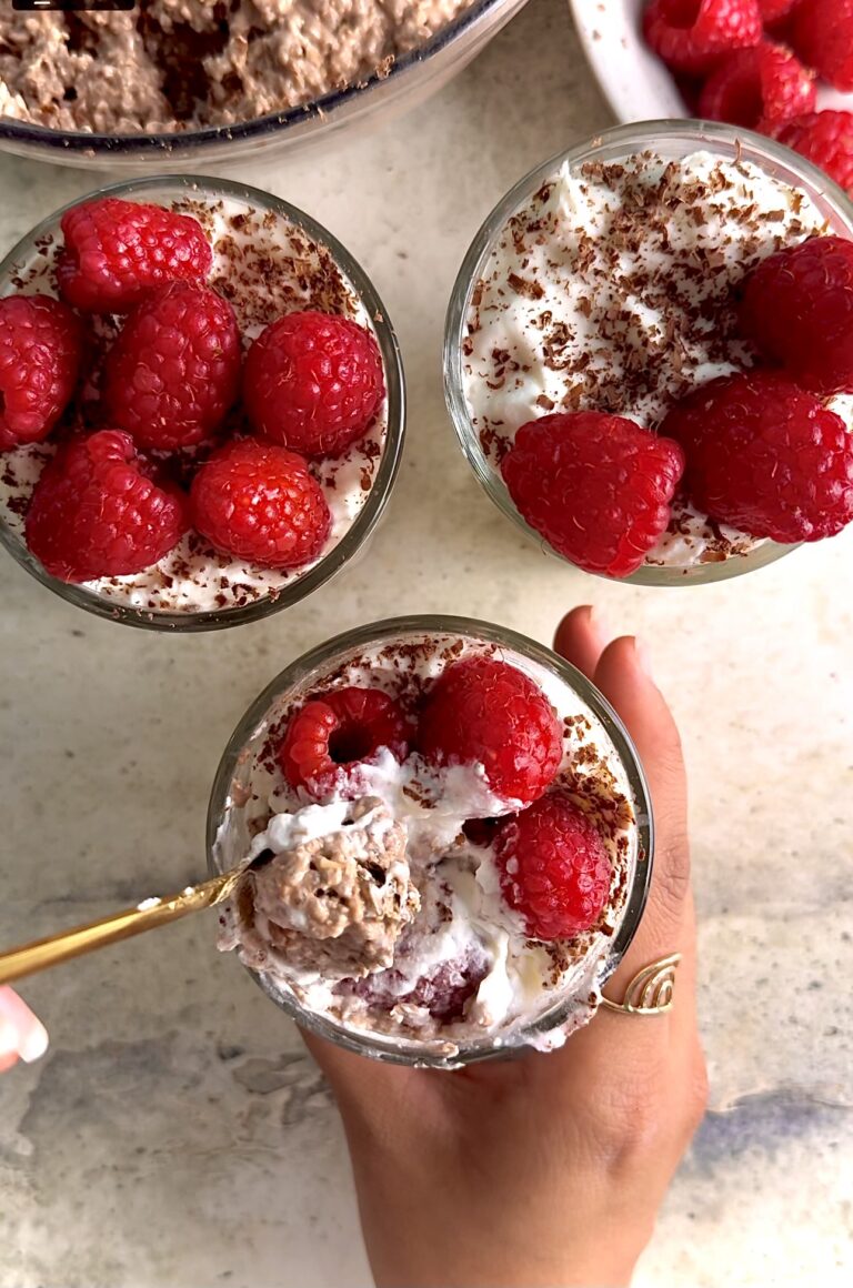 Overnight Chocolate Chia and Oats Pudding - The Whisk Addict - Easy ...